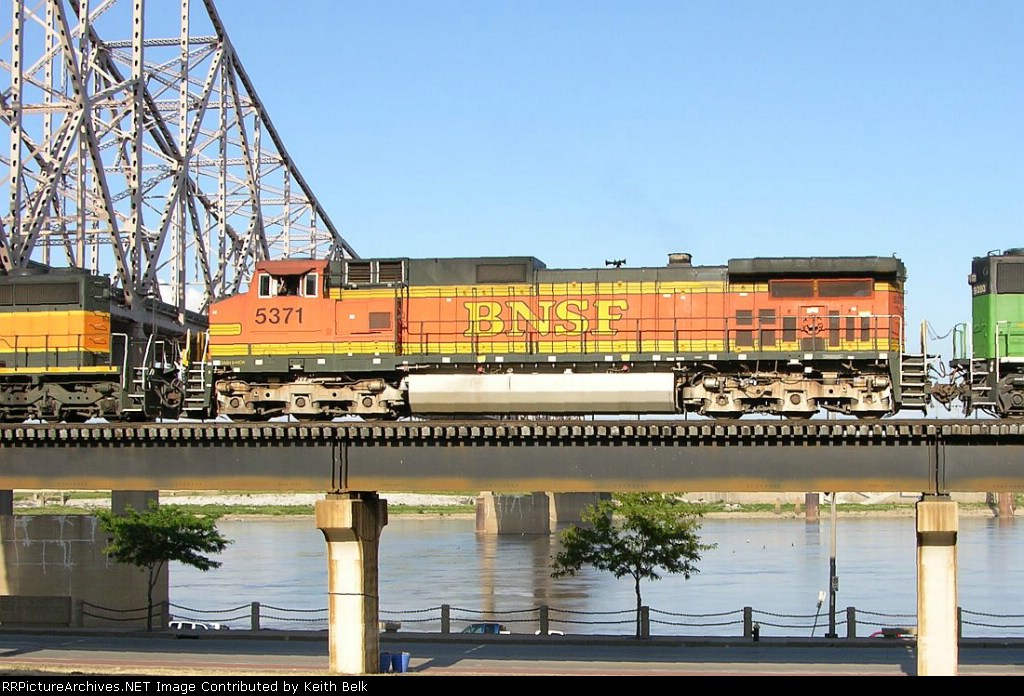 BNSF 5371